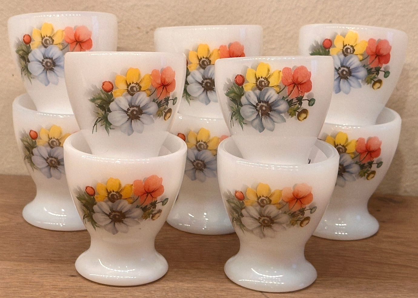 Eierdop - Arcopal - model ANÈMONES met décor van anemonen in geel, ora ...